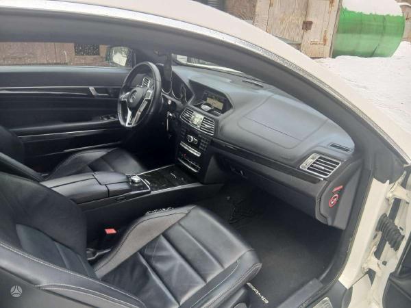 White Mercedes-Benz E 220 2013 in Alytus, with an engine capacity of 2.14 L and mileage of 278 thousand km for 12750 €, photo 8 on AUTOMOTO.COM.LV