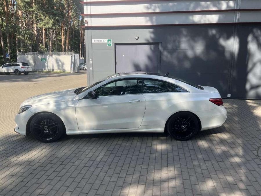 White Mercedes-Benz E 220 2013 in Alytus, with an engine capacity of 2.14 L and mileage of 287 thousand km for 11250 €, photo 5 on AUTOMOTO.COM.LV