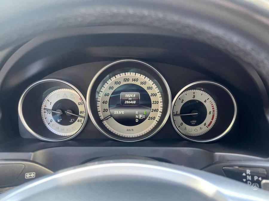 White Mercedes-Benz E 220 2013 in Alytus, with an engine capacity of 2.14 L and mileage of 287 thousand km for 11250 €, photo 12 on AUTOMOTO.COM.LV