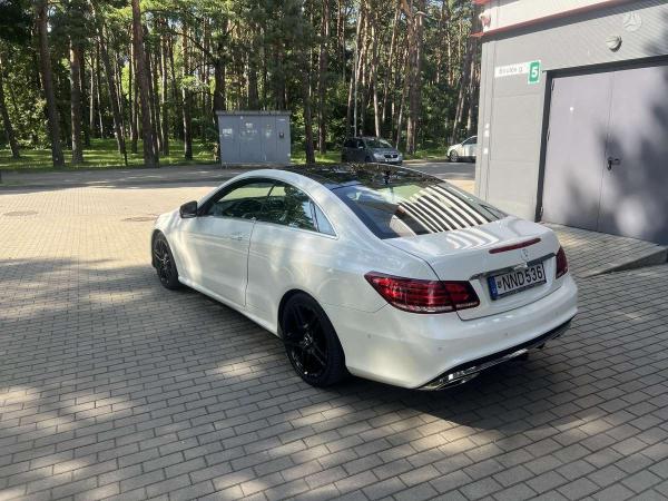 Мерседес E 220 2013 в Алитус на AUTOMOTO.COM.LV Белый Мерседес E 220 2013 в Алитус, объемом двигателя 2.14 л и пробегом 287 тыс. км за 11250 €, фото 7 на AUTOMOTO.COM.LV