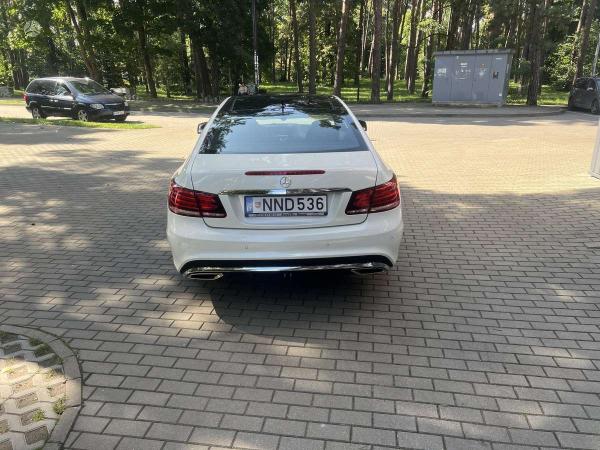 Мерседес E 220 2013 в Алитус на AUTOMOTO.COM.LV Белый Мерседес E 220 2013 в Алитус, объемом двигателя 2.14 л и пробегом 287 тыс. км за 11250 €, фото 9 на AUTOMOTO.COM.LV