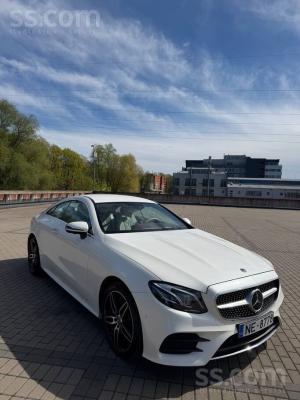 White Mercedes-Benz E 220 2018 in Riga, with an engine capacity of 2.00 L and mileage of 71 thousand km for 44000 €, photo 3 on AUTOMOTO.COM.LV