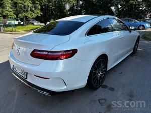 Белый Мерседес E 220 2018 в Рига, объемом двигателя 2.00 л и пробегом 127 тыс. км за 30900 €, фото 5 на AUTOMOTO.COM.LV