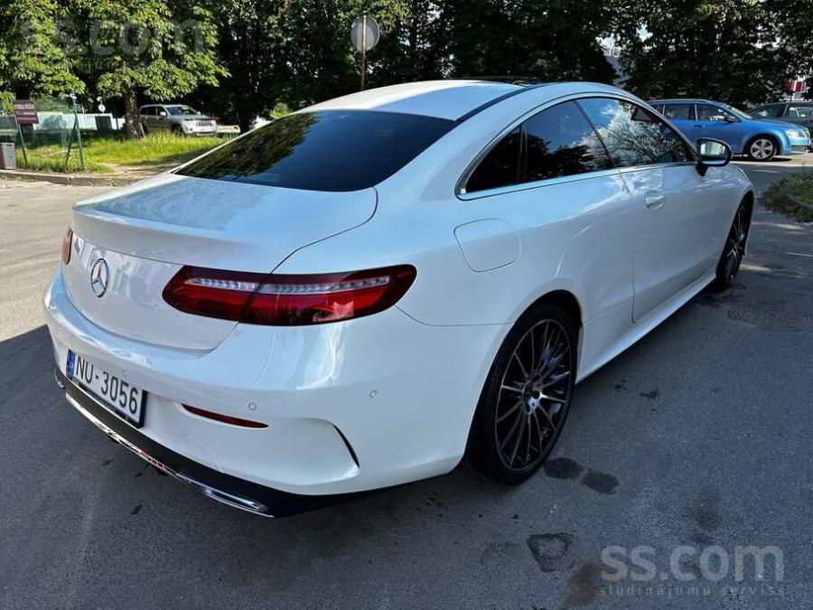 Белый Мерседес E 220 2018 в Рига, объемом двигателя 2.00 л и пробегом 127 тыс. км за 30900 €, фото 5 на AUTOMOTO.COM.LV
