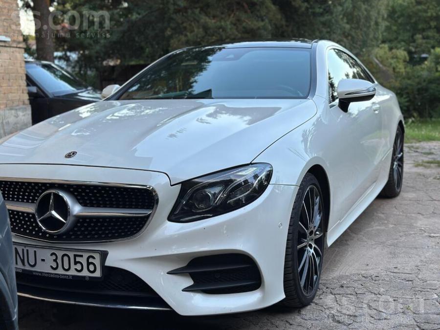 White Mercedes-Benz E 220 2018 in Riga, with an engine capacity of 2.00 L and mileage of 127 thousand km for 27900 €, photo 1 on AUTOMOTO.COM.LV