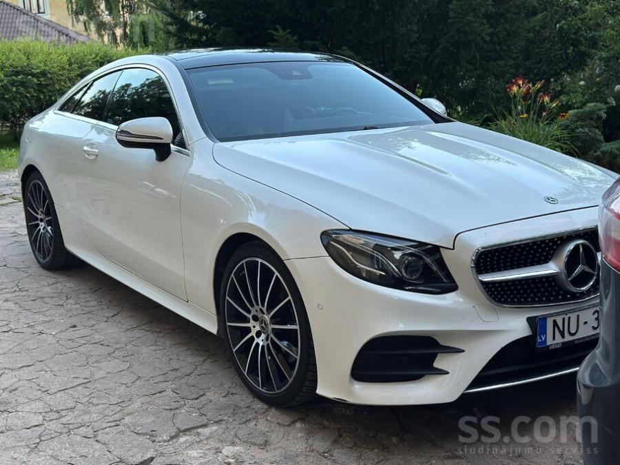 White Mercedes-Benz E 220 2018 in Riga, with an engine capacity of 2.00 L and mileage of 127 thousand km for 27900 €, photo 3 on AUTOMOTO.COM.LV