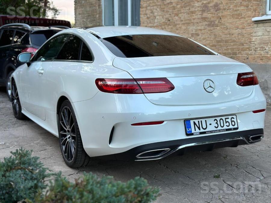 White Mercedes-Benz E 220 2018 in Riga, with an engine capacity of 2.00 L and mileage of 127 thousand km for 27900 €, photo 5 on AUTOMOTO.COM.LV