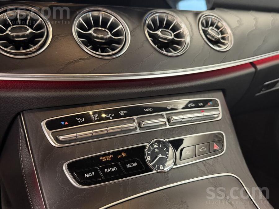 White Mercedes-Benz E 220 2018 in Riga, with an engine capacity of 2.00 L and mileage of 136 thousand km for 24990 €, photo 15 on AUTOMOTO.COM.LV