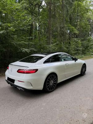 White Mercedes-Benz E 220 2018 in Kaunas, with an engine capacity of 1.96 L and mileage of 163 thousand km for 29000 €, photo 3 on AUTOMOTO.COM.LV
