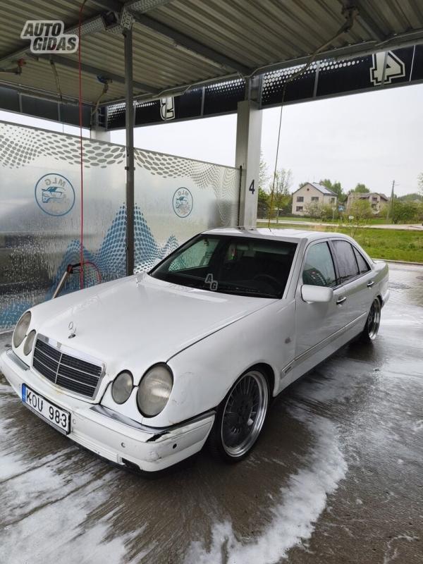 Белый Мерседес E 220 1998 в Молетай, объемом двигателя 2.20 л и пробегом 320 тыс. км за 1700 €, фото 5 на AUTOMOTO.COM.LV