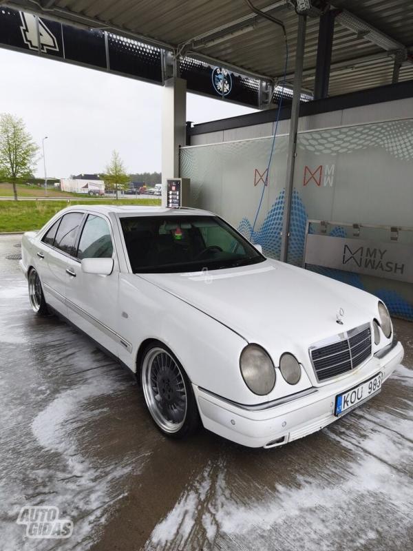 Белый Мерседес E 220 1998 в Молетай, объемом двигателя 2.20 л и пробегом 320 тыс. км за 1700 €, фото 6 на AUTOMOTO.COM.LV