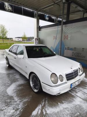 White Mercedes-Benz E 220 1998 in Moletai, with an engine capacity of 2.20 L and mileage of 320 thousand km for 1700 €, photo 7 on AUTOMOTO.COM.LV