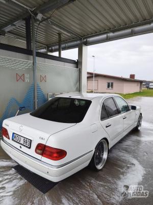 White Mercedes-Benz E 220 1998 in Moletai, with an engine capacity of 2.20 L and mileage of 320 thousand km for 1700 €, photo 8 on AUTOMOTO.COM.LV
