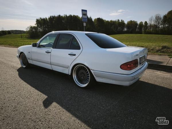 Balts Mercedes-Benz E 220 1998 Molėtai, ar dzinēja tilpumu 2.20 L un nobraukumu 320 tūkst. km par 1100 €, foto 2 vietnē AUTOMOTO.COM.LV