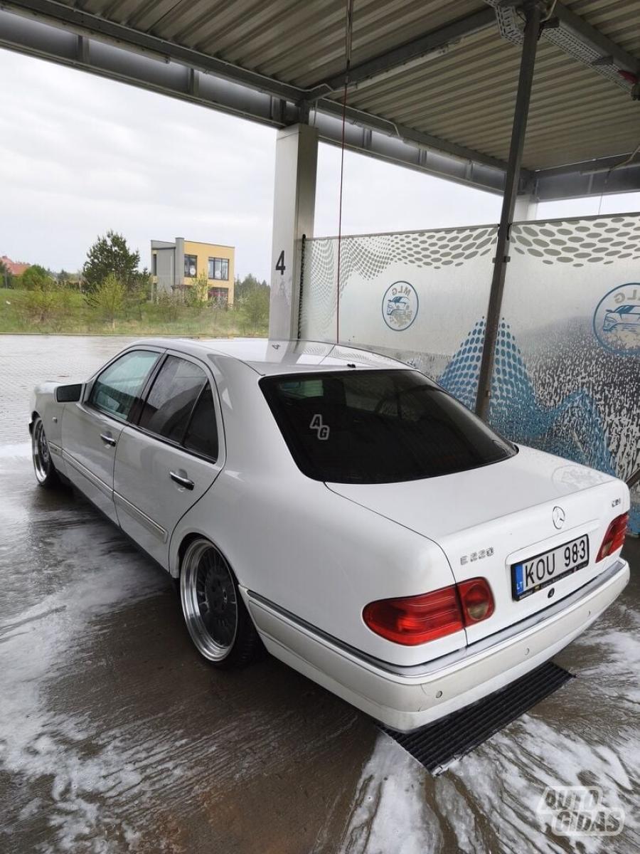 Balts Mercedes-Benz E 220 1998 Molėtai, ar dzinēja tilpumu 2.20 L un nobraukumu 320 tūkst. km par 1100 €, foto 5 vietnē AUTOMOTO.COM.LV