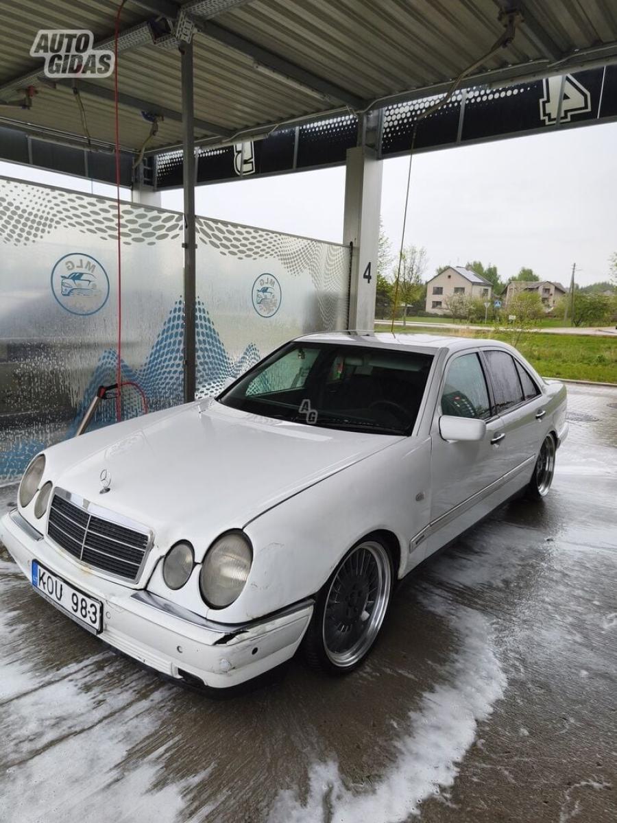 Balts Mercedes-Benz E 220 1998 Molėtai, ar dzinēja tilpumu 2.20 L un nobraukumu 320 tūkst. km par 1100 €, foto 6 vietnē AUTOMOTO.COM.LV