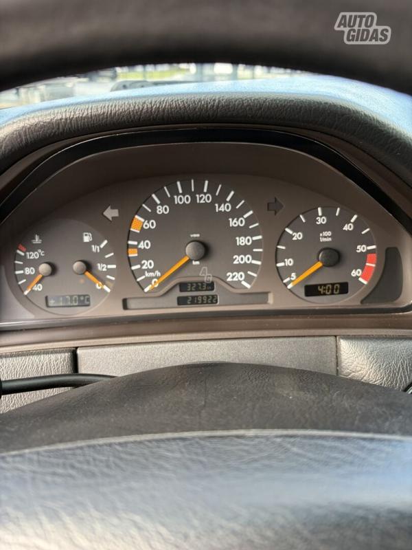 Мерседес E 220 1998 в Клайпеда на AUTOMOTO.COM.LV Белый Мерседес E 220 1998 в Клайпеда, объемом двигателя 2.20 л и пробегом 220 тыс. км за 600 €, фото 11 на AUTOMOTO.COM.LV