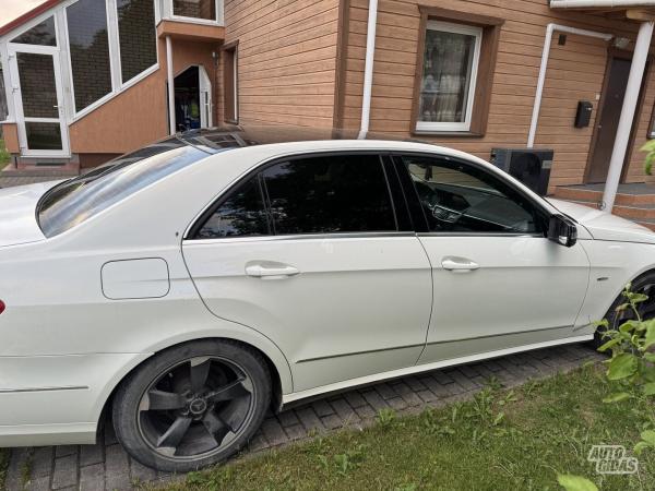 Белый Мерседес E 220 2009 в Кретинга, объемом двигателя 2.10 л и пробегом 376 тыс. км за 4050 €, фото 4 на AUTOMOTO.COM.LV