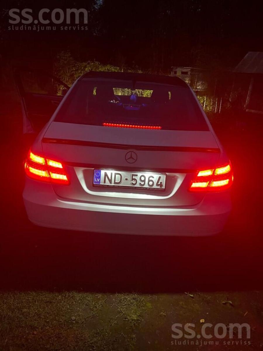 White Mercedes-Benz E 220 2009 in Aizkraukle, with an engine capacity of 2.20 L and mileage of 365 thousand km for 5000 €, photo 15 on AUTOMOTO.COM.LV
