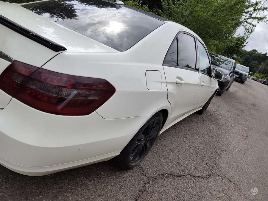 Balts Mercedes-Benz E 220 2010 Viļņa, ar dzinēja tilpumu 2.14 L un nobraukumu 600 tūkst. km par 2900 €, foto 1 vietnē AUTOMOTO.COM.LV