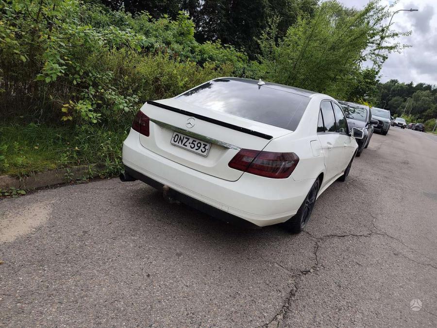 Balts Mercedes-Benz E 220 2010 Viļņa, ar dzinēja tilpumu 2.14 L un nobraukumu 600 tūkst. km par 2900 €, foto 4 vietnē AUTOMOTO.COM.LV