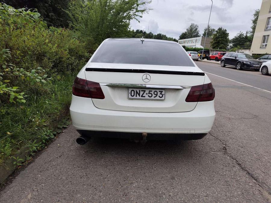 Balts Mercedes-Benz E 220 2010 Viļņa, ar dzinēja tilpumu 2.14 L un nobraukumu 600 tūkst. km par 2900 €, foto 9 vietnē AUTOMOTO.COM.LV