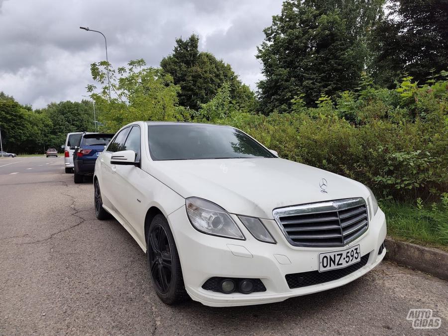 White Mercedes-Benz E 220 2010 in Vilnius, with an engine capacity of 2.20 L and mileage of 600 thousand km for 2800 €, photo 4 on AUTOMOTO.COM.LV
