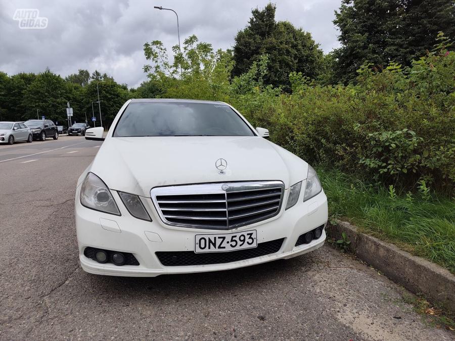 White Mercedes-Benz E 220 2010 in Vilnius, with an engine capacity of 2.20 L and mileage of 600 thousand km for 2800 €, photo 8 on AUTOMOTO.COM.LV
