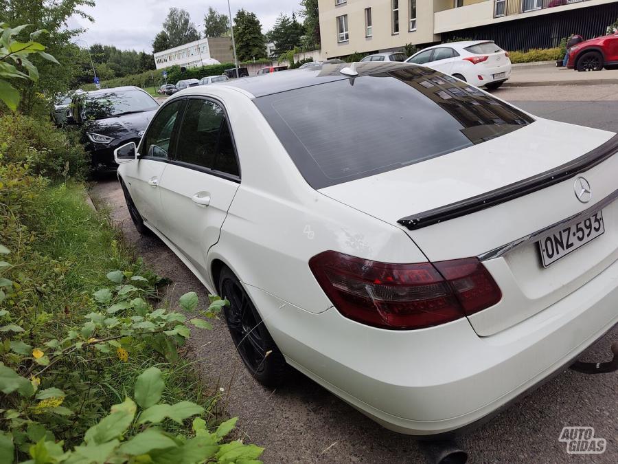 White Mercedes-Benz E 220 2010 in Vilnius, with an engine capacity of 2.20 L and mileage of 600 thousand km for 2800 €, photo 11 on AUTOMOTO.COM.LV