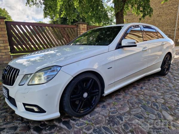 Белый Мерседес E 220 2011 в Талси, объемом двигателя 2.20 л и пробегом 301 тыс. км за 8950 €, фото 3 на AUTOMOTO.COM.LV