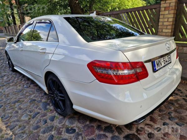 Белый Мерседес E 220 2011 в Талси, объемом двигателя 2.20 л и пробегом 301 тыс. км за 8950 €, фото 5 на AUTOMOTO.COM.LV