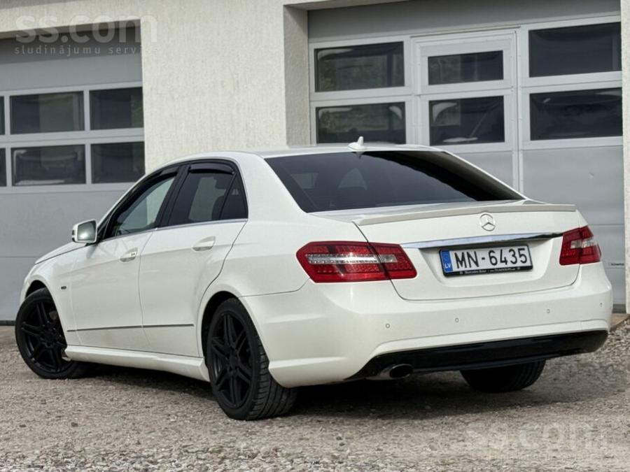 Белый Мерседес E 220 2011 в Тукумс, объемом двигателя 2.20 л и пробегом 300 тыс. км за 6799 €, фото 4 на AUTOMOTO.COM.LV