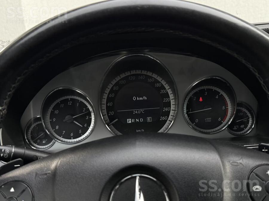 Белый Мерседес E 220 2011 в Тукумс, объемом двигателя 2.20 л и пробегом 300 тыс. км за 6799 €, фото 11 на AUTOMOTO.COM.LV