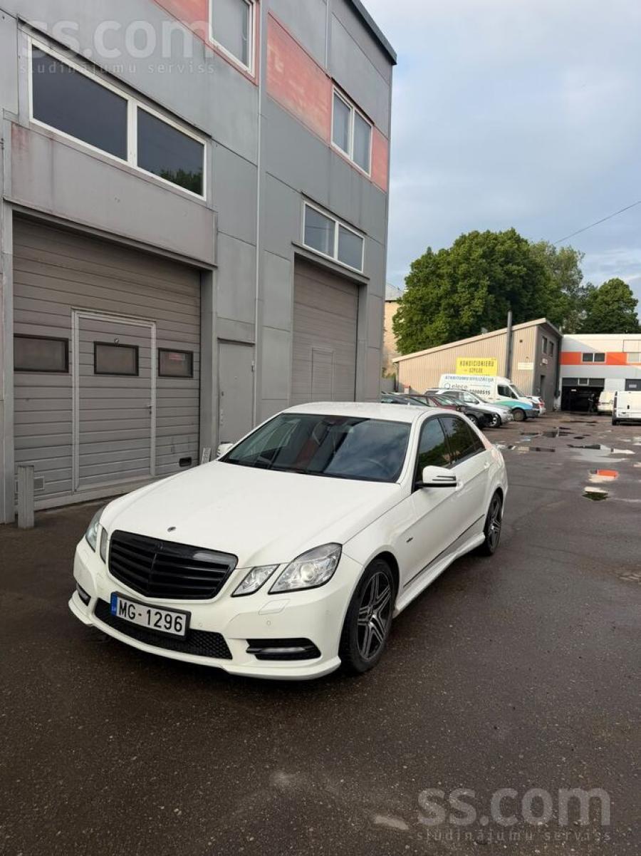 White Mercedes-Benz E 220 2012 in Riga, with an engine capacity of 2.20 L and mileage of 226 thousand km for 7500 €, photo 1 on AUTOMOTO.COM.LV