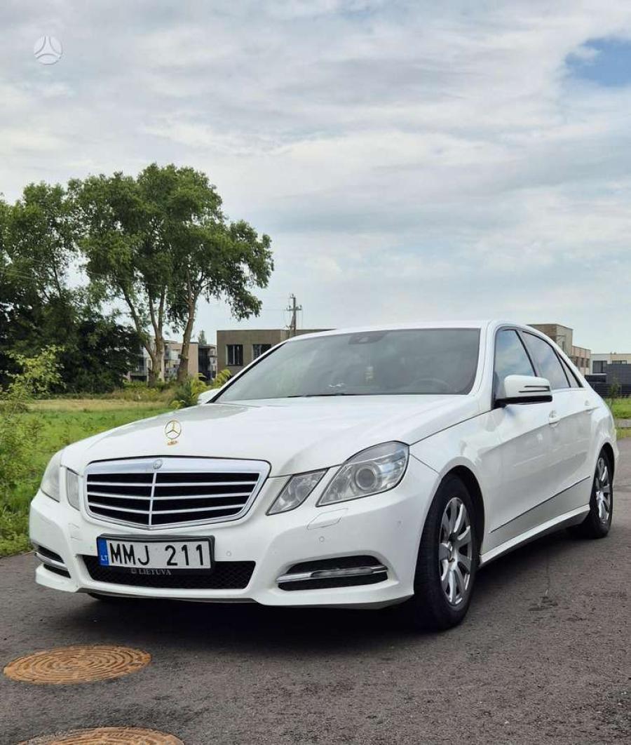 Белый Мерседес E 220 2013 в Клайпеда, объемом двигателя 2.10 л и пробегом 380 тыс. км за 6800 €, фото 1 на AUTOMOTO.COM.LV