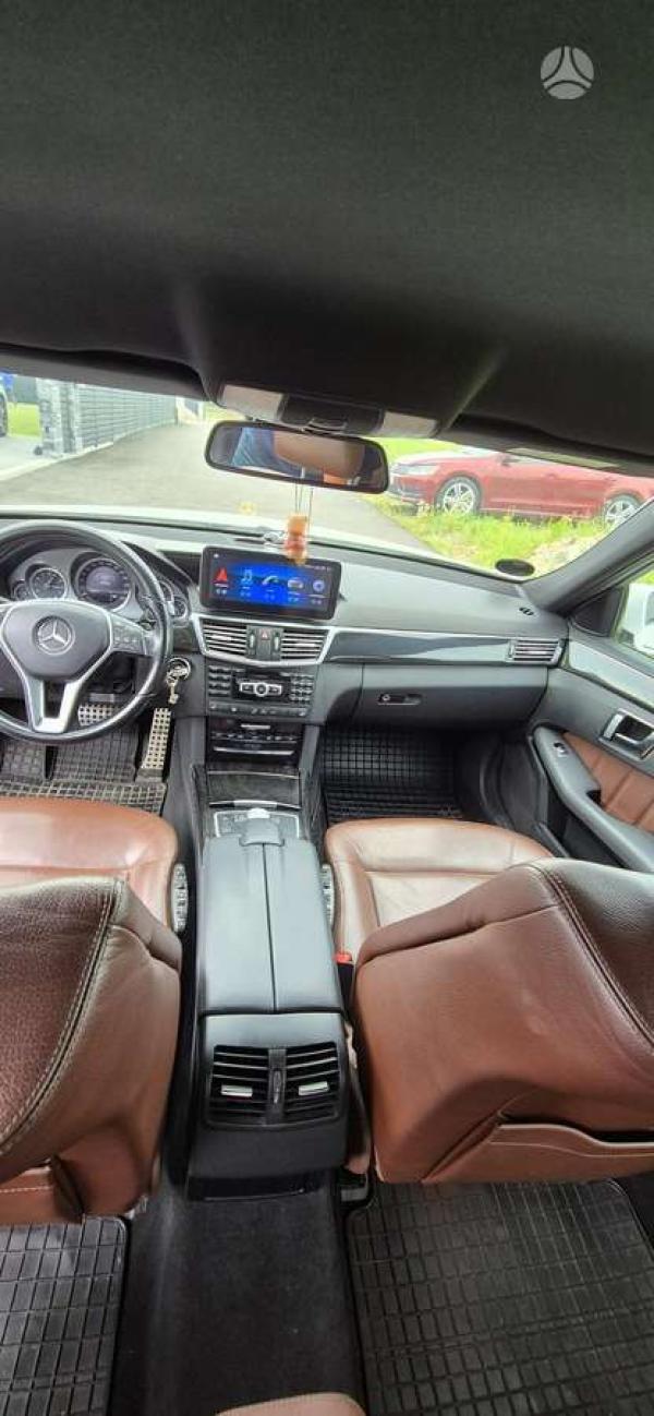 Белый Мерседес E 220 2013 в Клайпеда, объемом двигателя 2.10 л и пробегом 380 тыс. км за 6800 €, фото 8 на AUTOMOTO.COM.LV