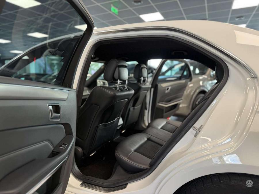 White Mercedes-Benz E 220 2013 in Klaipeda, with an engine capacity of 2.14 L and mileage of 234 thousand km for 13500 €, photo 22 on AUTOMOTO.COM.LV