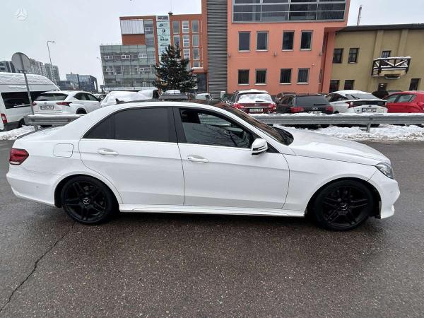 White Mercedes-Benz E 220 2014 in Vilnius, with an engine capacity of 2.20 L and mileage of 330 thousand km for 3900 €, photo 7 on AUTOMOTO.COM.LV