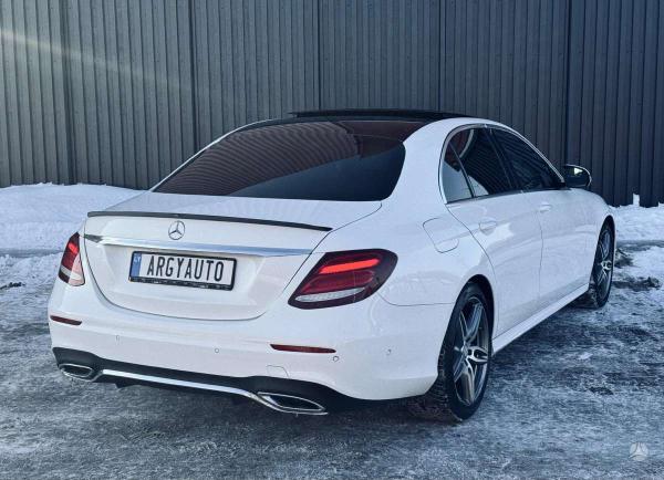 White Mercedes-Benz E 220 2016 in Kaunas, with an engine capacity of 1.95 L and mileage of 269 thousand km for 17900 €, photo 7 on AUTOMOTO.COM.LV