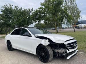 Белый Мерседес E 220 2016 в Каунас, объемом двигателя 1.95 л и пробегом 198 тыс. км за 11650 €, фото 4 на AUTOMOTO.COM.LV