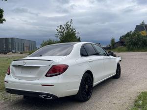 Белый Мерседес E 220 2016 в Каунас, объемом двигателя 1.95 л и пробегом 198 тыс. км за 11650 €, фото 8 на AUTOMOTO.COM.LV