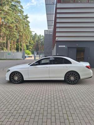 White Mercedes-Benz E 220 2016 in Alytus, with an engine capacity of 1.95 L and mileage of 305 thousand km for 17500 €, photo  on AUTOMOTO.COM.LV
