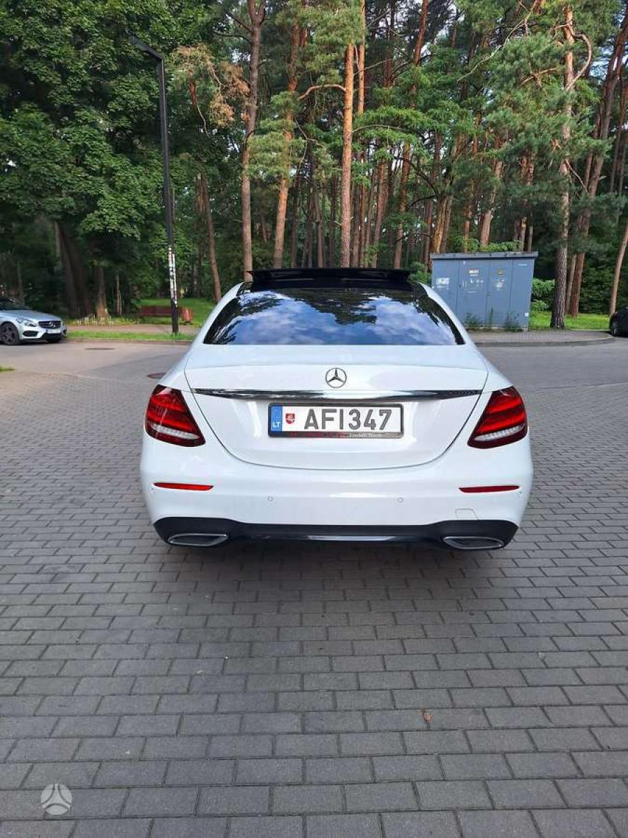 Белый Мерседес E 220 2016 в Алитус, объемом двигателя 1.95 л и пробегом 305 тыс. км за 17500 €, фото 3 на AUTOMOTO.COM.LV
