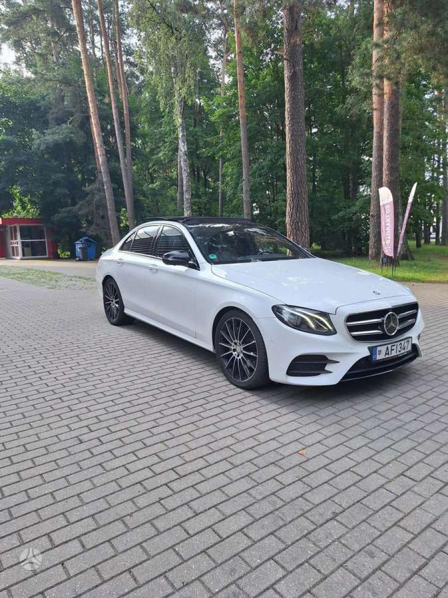 Белый Мерседес E 220 2016 в Алитус, объемом двигателя 1.95 л и пробегом 305 тыс. км за 17500 €, фото 5 на AUTOMOTO.COM.LV