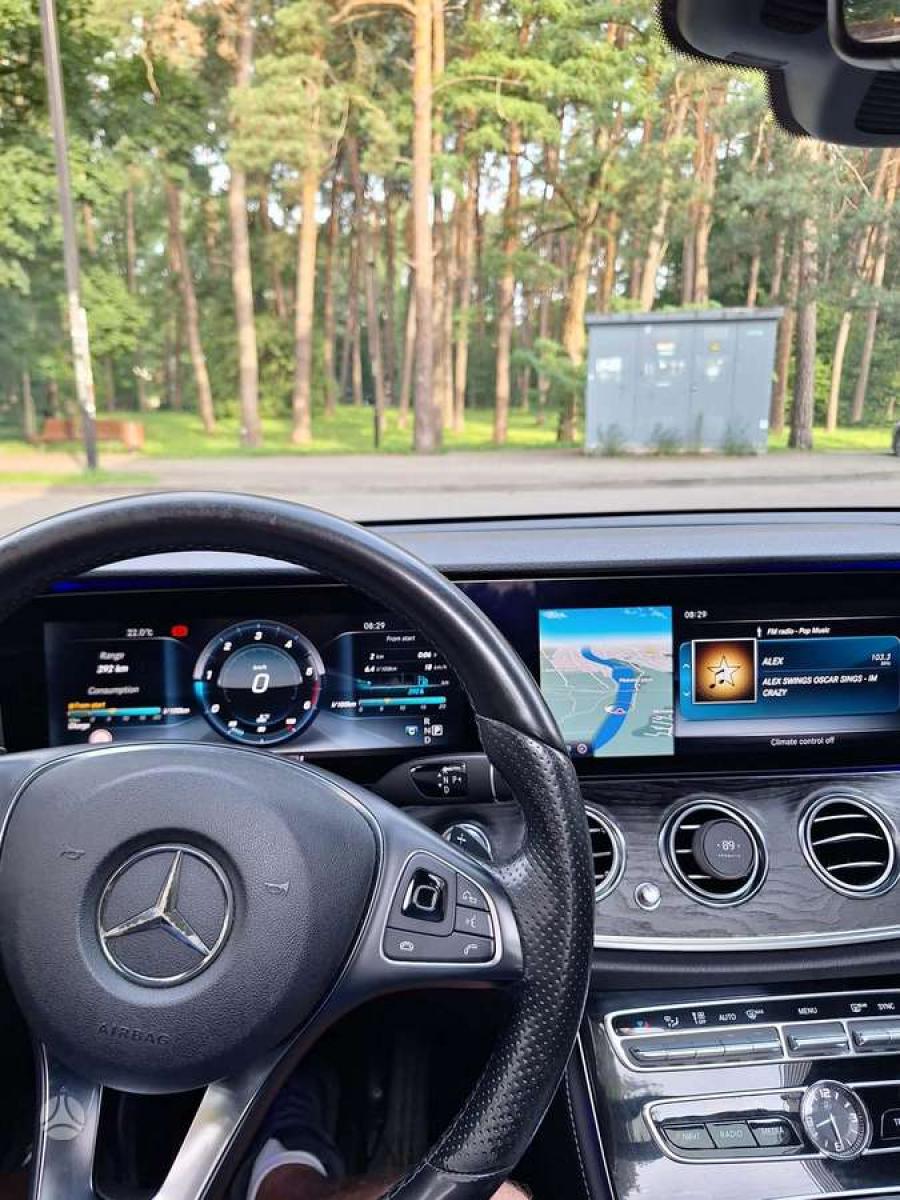 Белый Мерседес E 220 2016 в Алитус, объемом двигателя 1.95 л и пробегом 305 тыс. км за 17500 €, фото 12 на AUTOMOTO.COM.LV