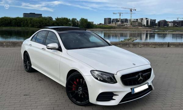 White Mercedes-Benz E 220 2016 in Kaunas, with an engine capacity of 1.95 L and mileage of 122 thousand km for 25700 €, photo 1 on AUTOMOTO.COM.LV