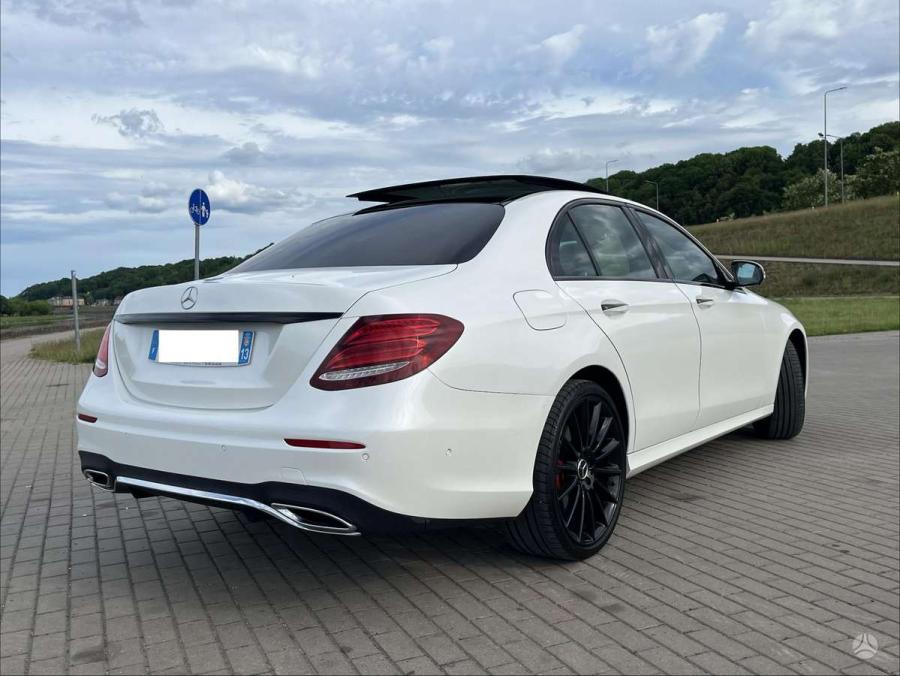 Белый Мерседес E 220 2016 в Каунас, объемом двигателя 1.95 л и пробегом 122 тыс. км за 25700 €, фото 5 на AUTOMOTO.COM.LV