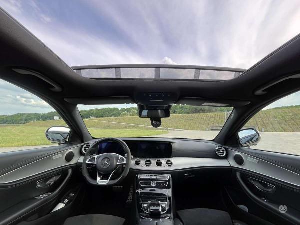 White Mercedes-Benz E 220 2016 in Kaunas, with an engine capacity of 1.95 L and mileage of 122 thousand km for 25700 €, photo 9 on AUTOMOTO.COM.LV