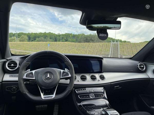 White Mercedes-Benz E 220 2016 in Kaunas, with an engine capacity of 1.95 L and mileage of 122 thousand km for 25700 €, photo 10 on AUTOMOTO.COM.LV