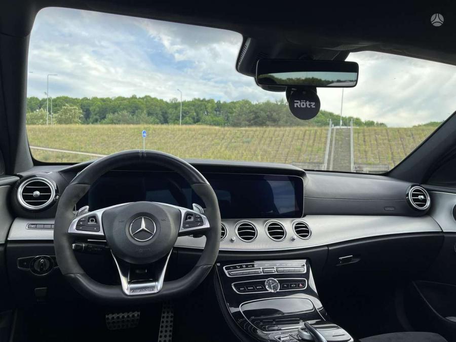 Белый Мерседес E 220 2016 в Каунас, объемом двигателя 1.95 л и пробегом 122 тыс. км за 25700 €, фото 11 на AUTOMOTO.COM.LV